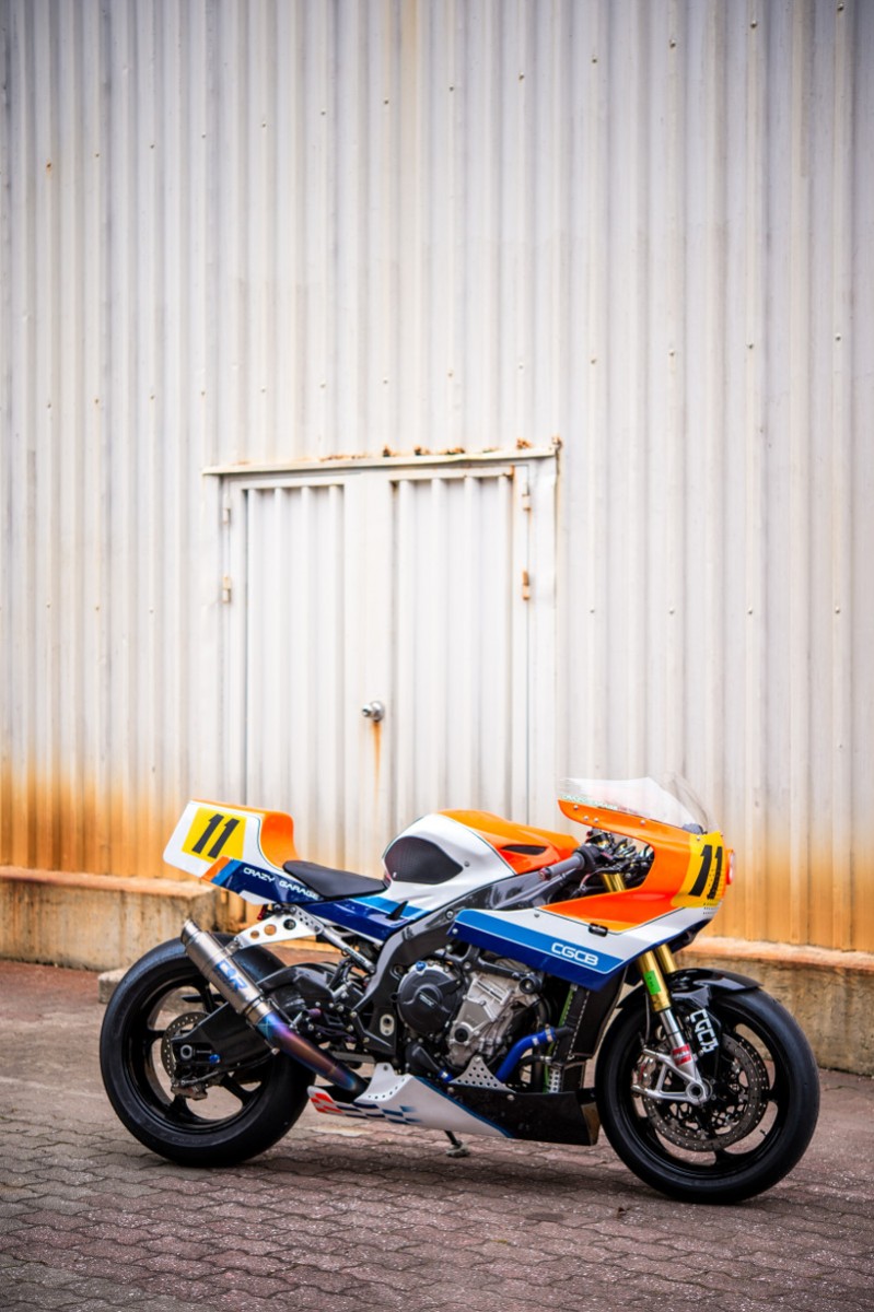 BMW S1000RR “Retro Racer” by Crazy Garage – BikeBound