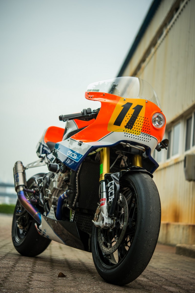 BMW S1000RR “Retro Racer” by Crazy Garage – BikeBound