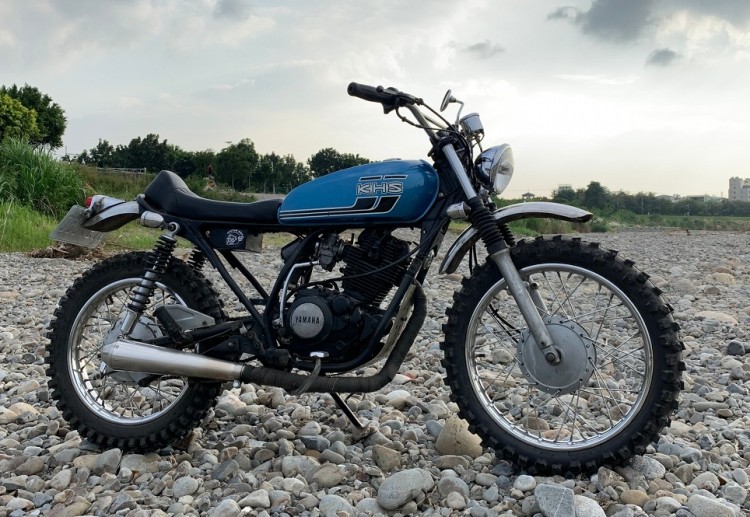 “Hardy” Scrambler: Yamaha SR150 by Zoth Moto – BikeBound