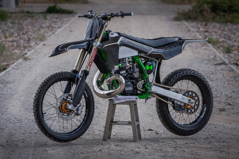 Kawasaki KX500 “Carbolution” by JZ Handmade – BikeBound