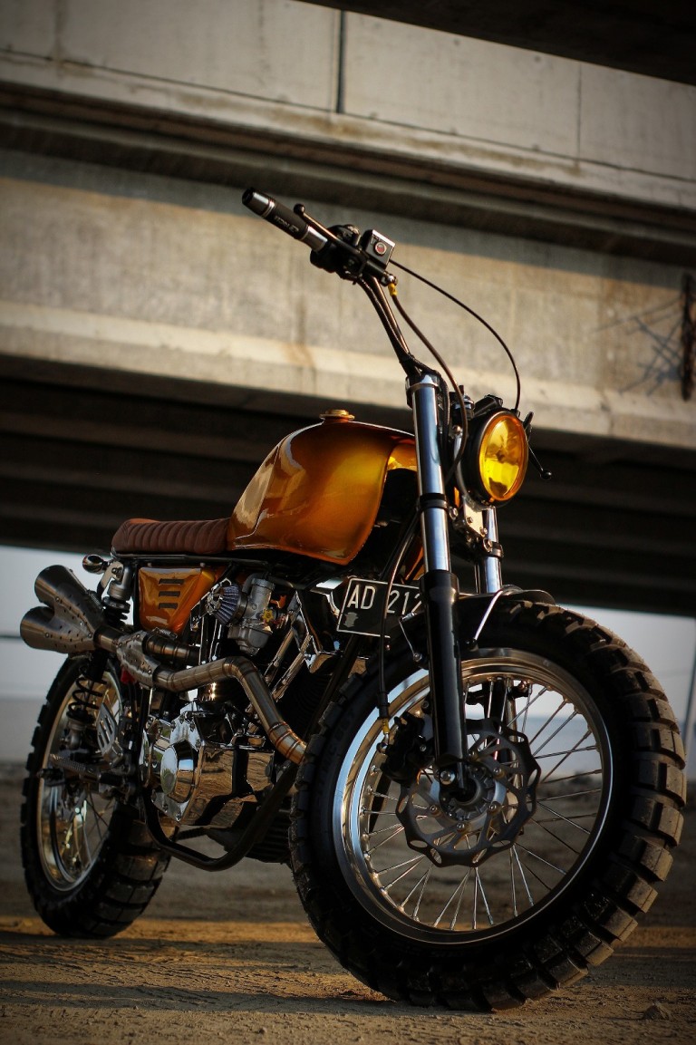 Lightweight V-Twin Scrambler: Kaisar Ruby 250 by Jowo Kustom – BikeBound