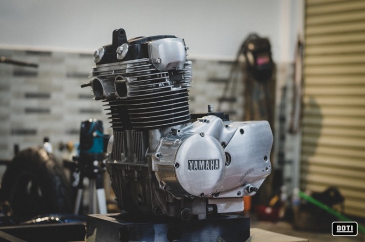 Lightweight Bob: Yamaha XS400 Bobber by DOTi – BikeBound