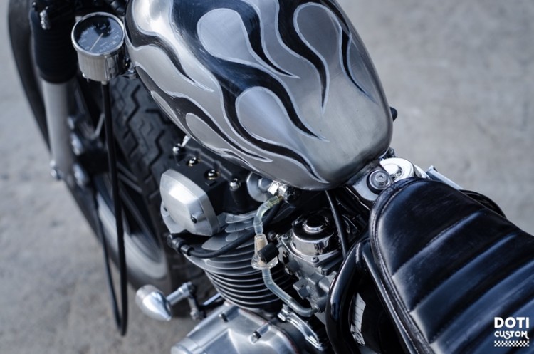 Lightweight Bob: Yamaha XS400 Bobber by DOTi – BikeBound
