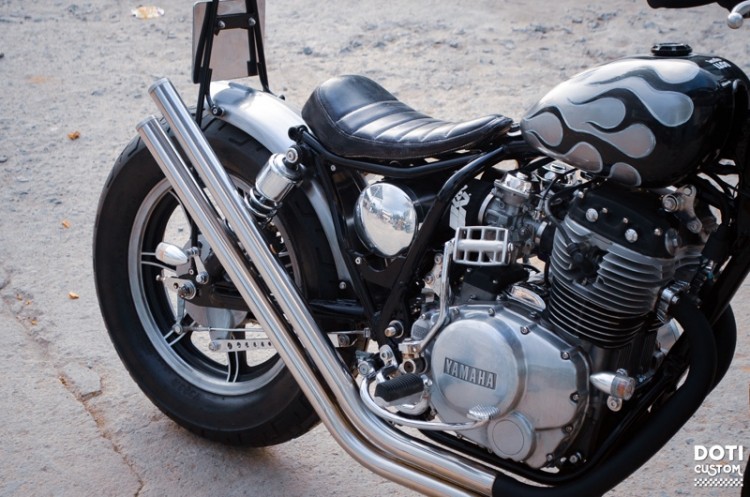 Lightweight Bob: Yamaha XS400 Bobber by DOTi – BikeBound