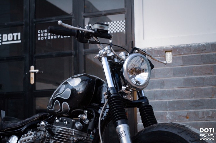 Lightweight Bob: Yamaha XS400 Bobber by DOTi – BikeBound