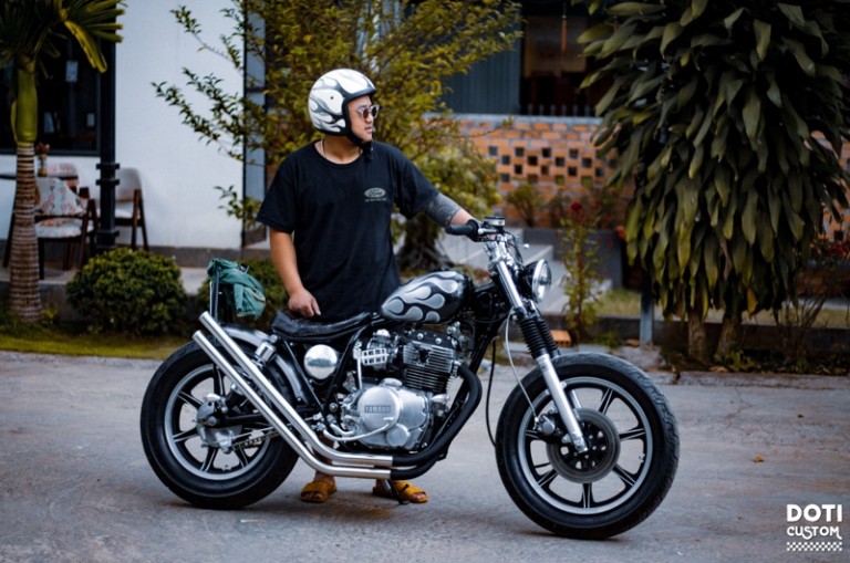 Lightweight Bob: Yamaha XS400 Bobber by DOTi – BikeBound