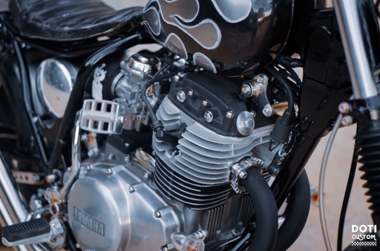 Lightweight Bob: Yamaha XS400 Bobber by DOTi – BikeBound