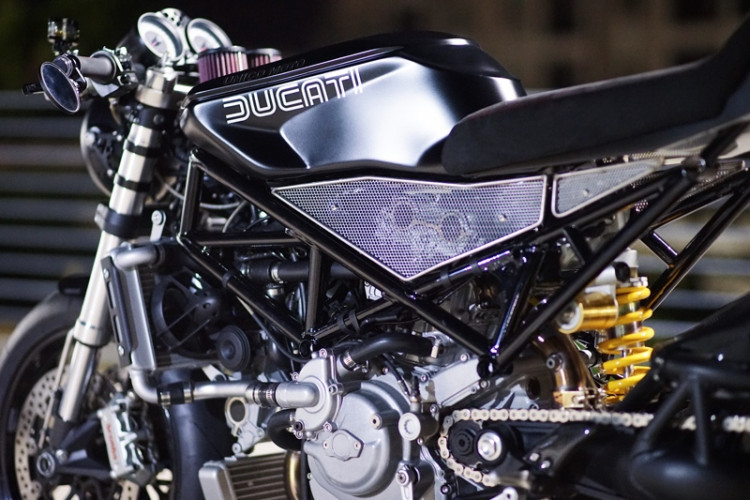 Unico Stealth: Ducati Monster S4R Testastretta – BikeBound