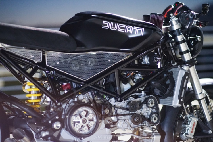 Unico Stealth: Ducati Monster S4R Testastretta – BikeBound