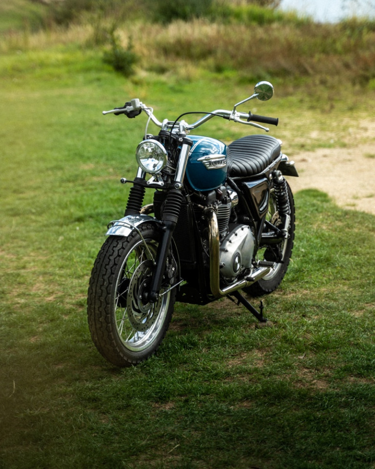 Back to the 60s: “Blue and Chrome” Triumph Street Twin – BikeBound