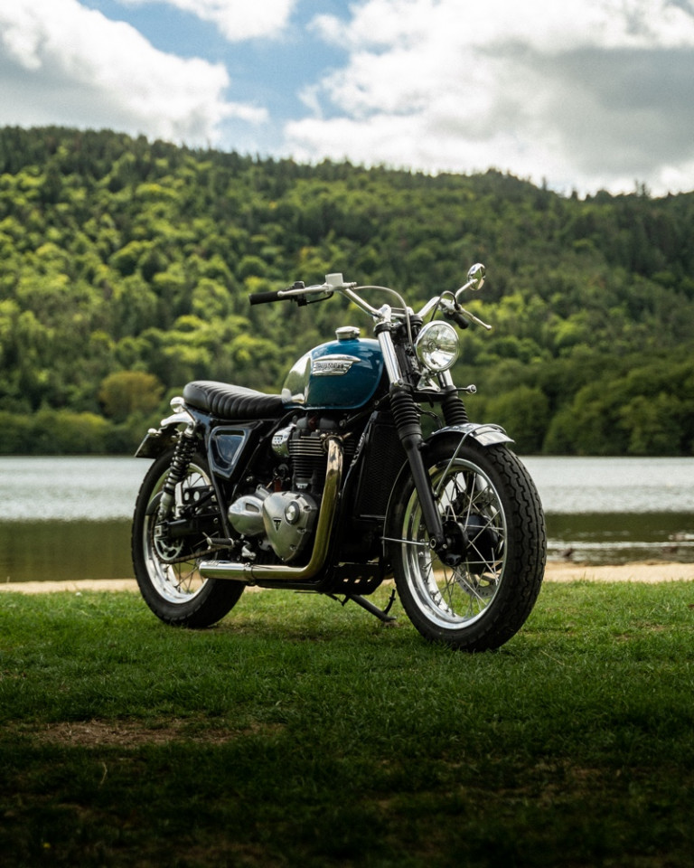 Back to the 60s: “Blue and Chrome” Triumph Street Twin – BikeBound