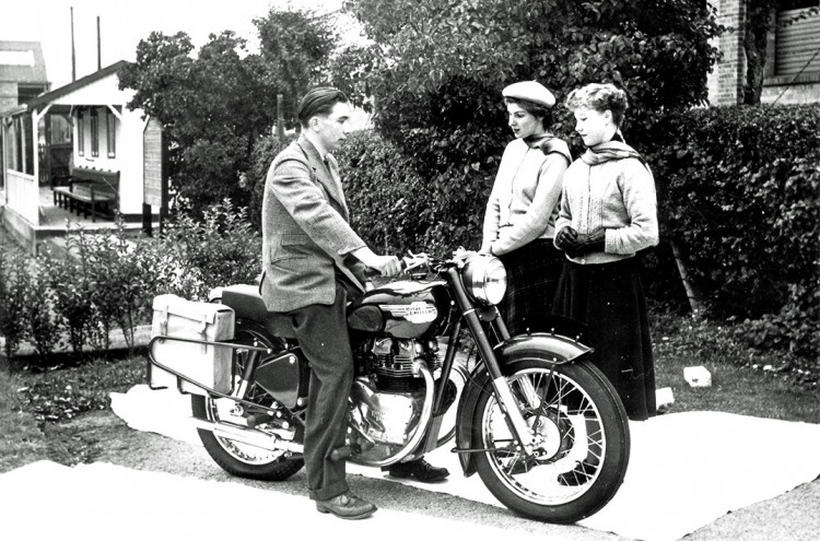 Slay Day Sled: Royal Enfield Super Meteor 700 “Mistral” – BikeBound