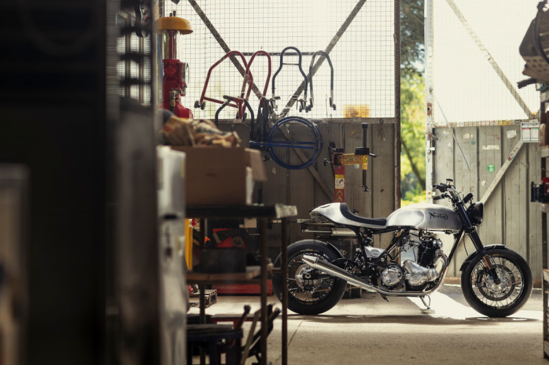 THE Norton: Commando 750 “Domiracer” – BikeBound