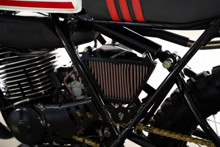 Viva Vinduro! Yamaha DT400 Restomod – BikeBound