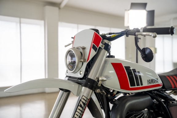 Viva Vinduro! Yamaha DT400 Restomod – BikeBound