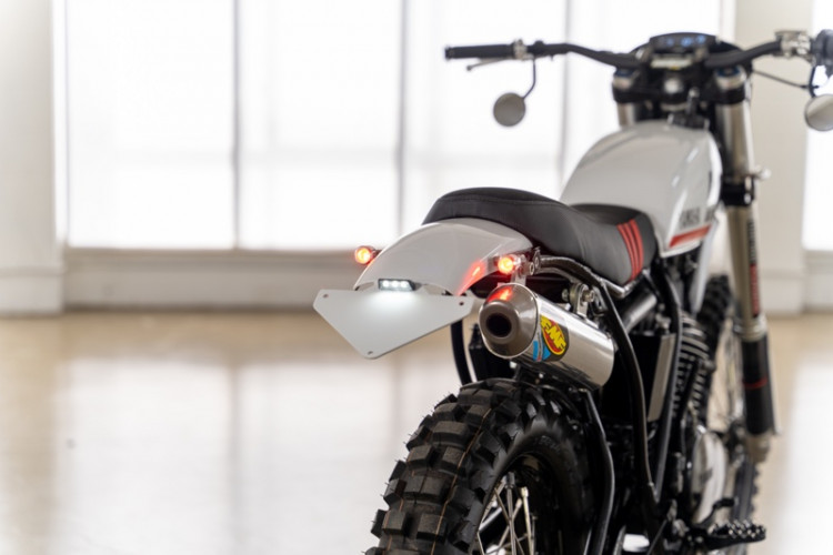 Viva Vinduro! Yamaha DT400 Restomod – BikeBound