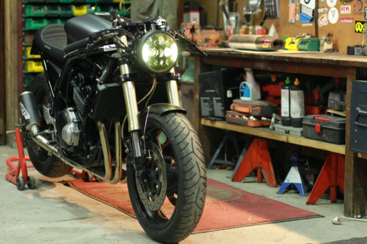 Wreck to Racetrack: Yamaha Fazer 600 Café Racer – BikeBound