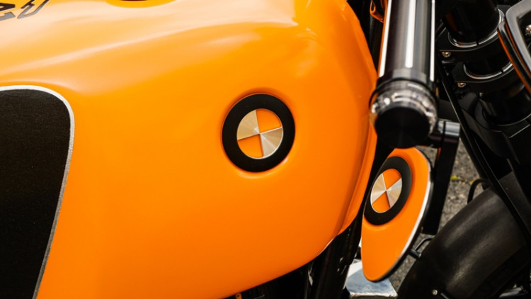 Old School Meets New: BMW R100 “Sport Bobber” – BikeBound