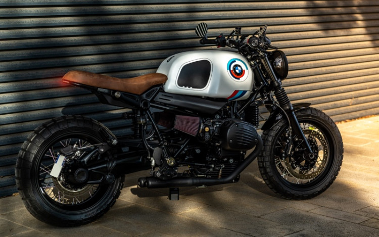Tricolor Glory: BMW R nineT Custom – BikeBound