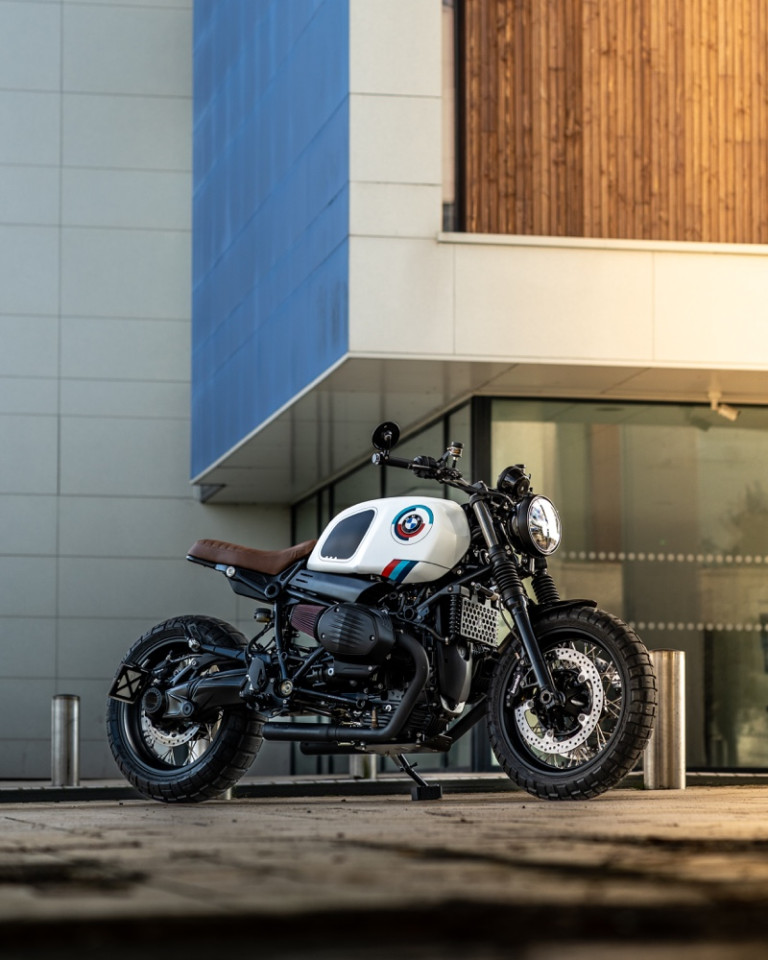 Tricolor Glory: BMW R nineT Custom – BikeBound