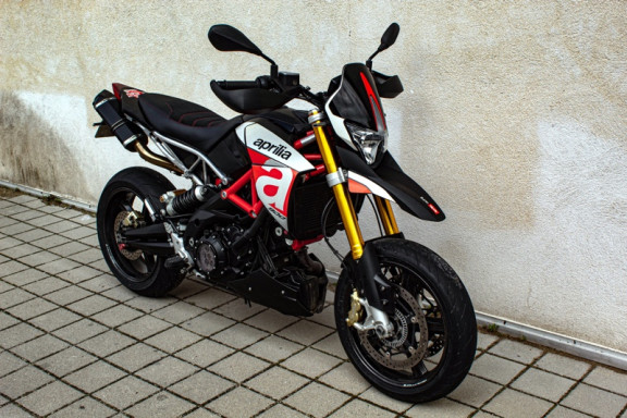 Alps Carver: Aprilia 900 Dorsoduro “Factory” – BikeBound