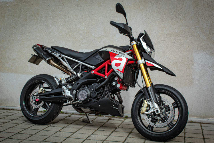 Alps Carver: Aprilia 900 Dorsoduro “Factory” – BikeBound