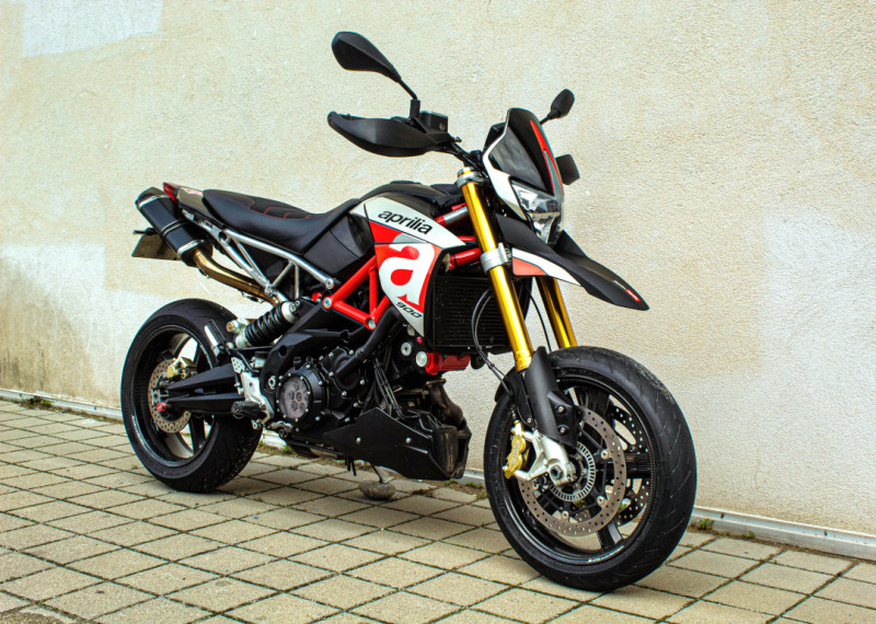 Alps Carver: Aprilia 900 Dorsoduro “Factory” – BikeBound