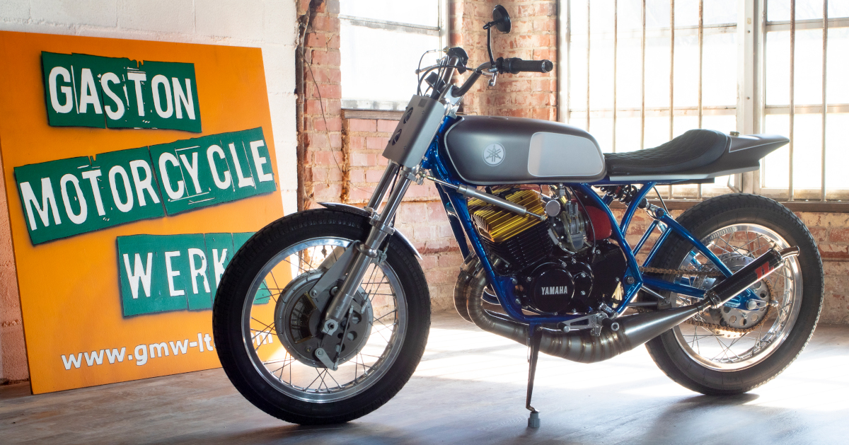 Rolling Art: Yamaha RD400 Street Tracker – BikeBound
