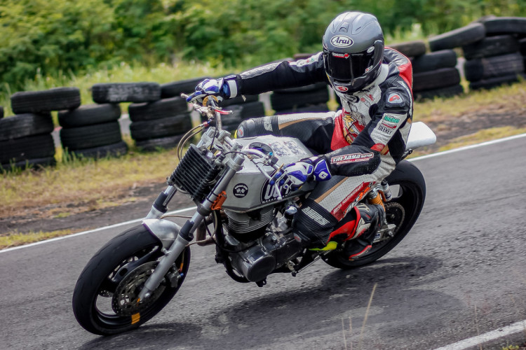 Muscle Thumper: Yamaha SR400 Race Bike – BikeBound