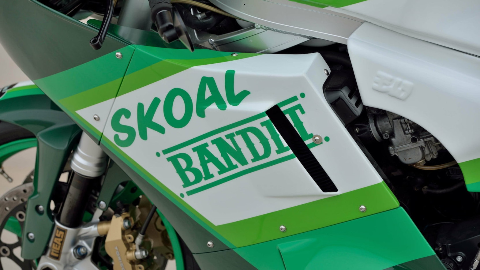 Skoal Bandit Special: ’86 Suzuki GSX-R1100 Restomod – BikeBound