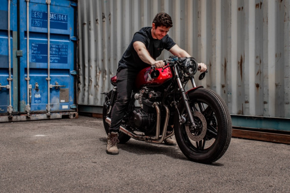 Red Soul Rising: Honda CB750F Café Racer – BikeBound