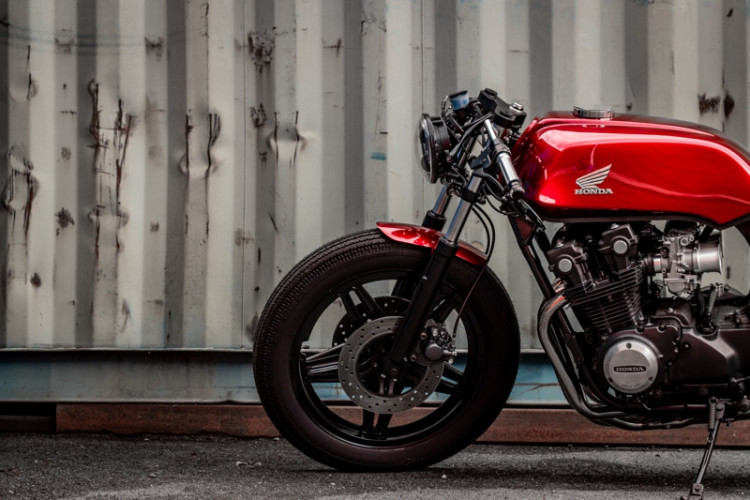 Red Soul Rising: Honda CB750F Café Racer – BikeBound