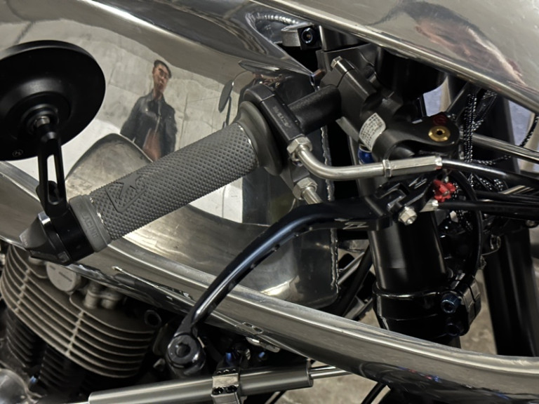 Omega Racer: Yamaha “SR534” Café Racer – BikeBound