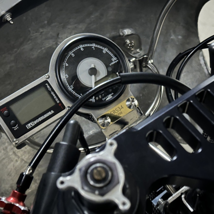 Omega Racer: Yamaha “SR534” Café Racer – BikeBound