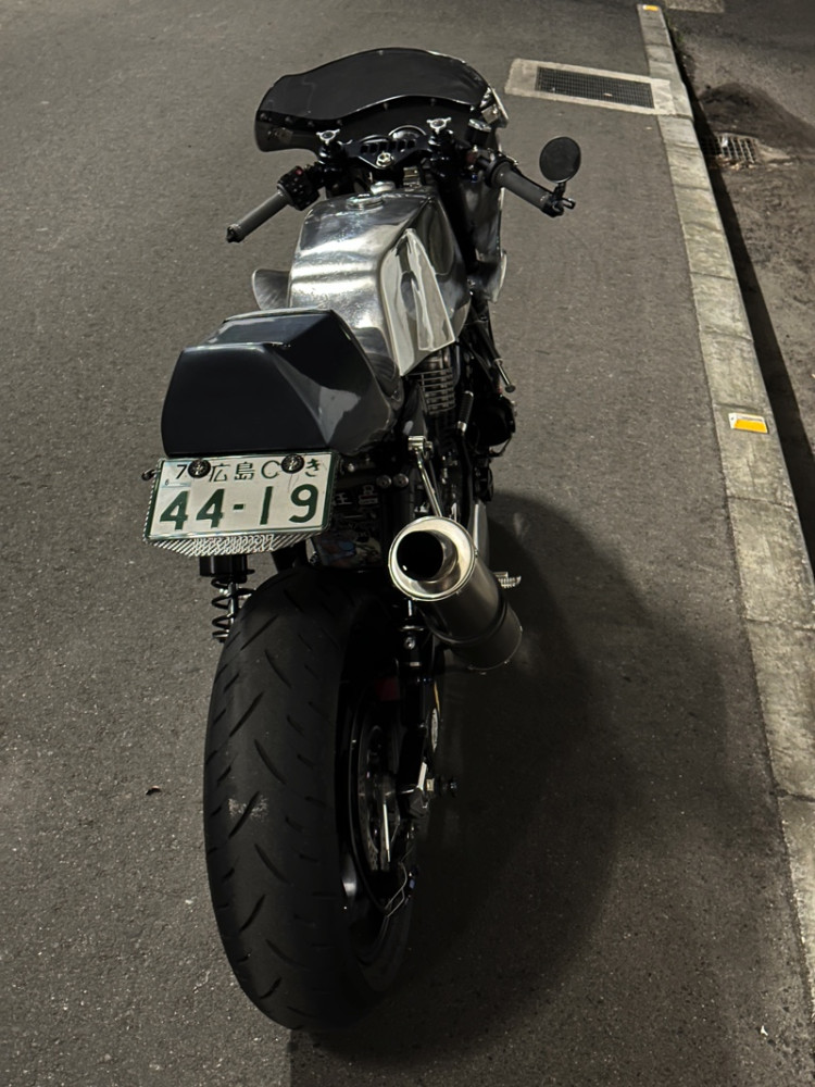 Omega Racer: Yamaha “SR534” Café Racer – BikeBound