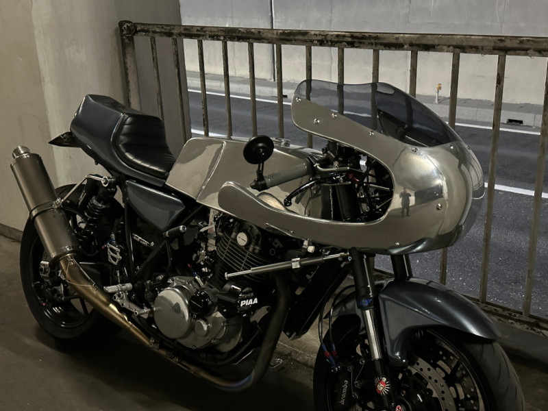 Omega Racer: Yamaha “SR534” Café Racer – BikeBound