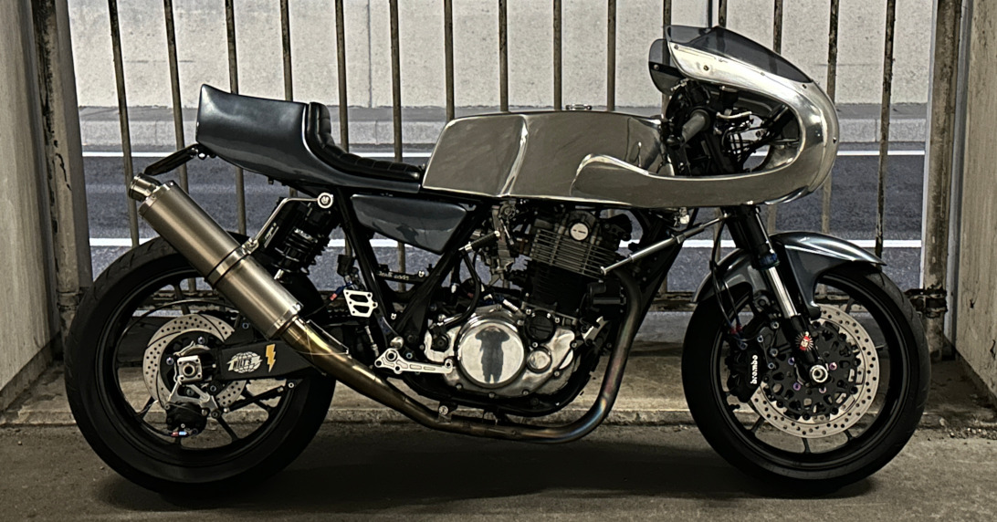 Omega Racer: Yamaha “SR534” Café Racer – BikeBound