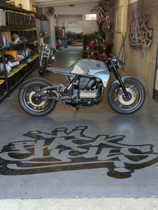 Flying Triple: BMW K75 Custom – BikeBound