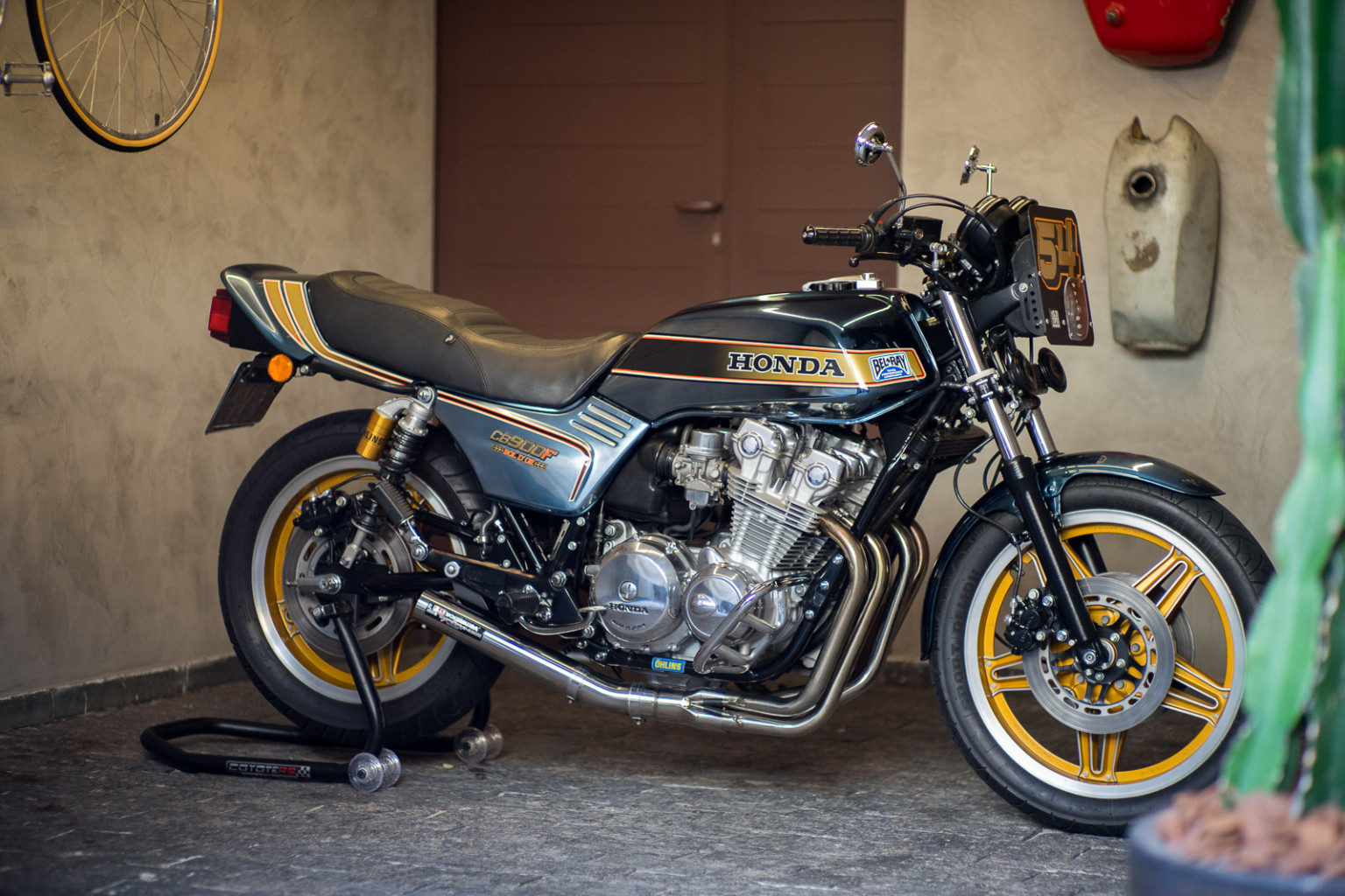 Racing Gold: Honda CB900F Bol d’Or Superbike – BikeBound