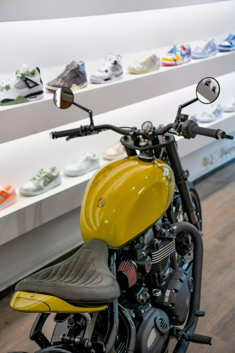 Functional Muscle: “Yellow Edition” Triumph 1200 Bobber – BikeBound