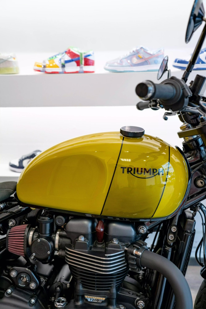 Functional Muscle: “Yellow Edition” Triumph 1200 Bobber – BikeBound