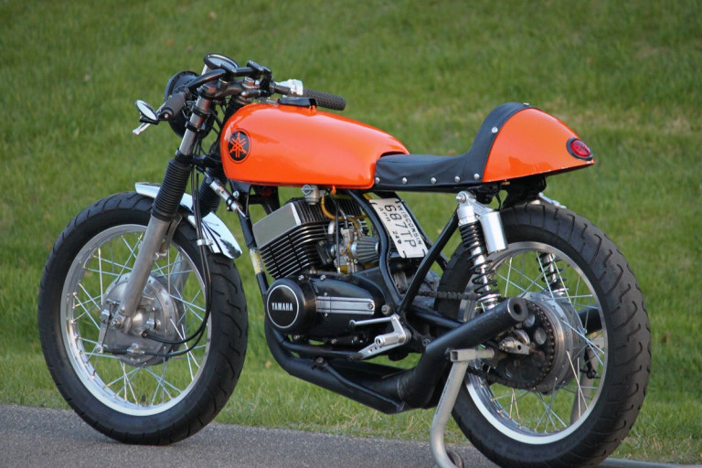 Lightweight Giant-Killer: Yamaha R5 350 Café Racer – BikeBound