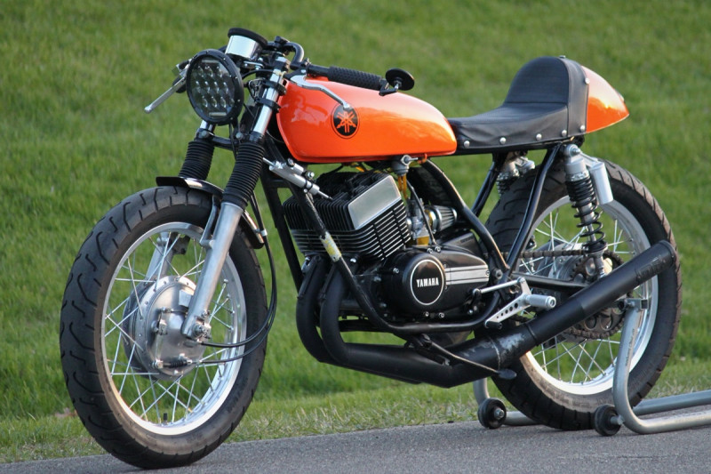 Lightweight Giant-Killer: Yamaha R5 350 Café Racer – BikeBound