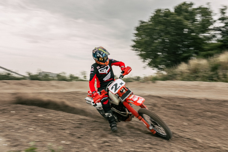 Baja Red: Honda XR628 Desert Racer – BikeBound