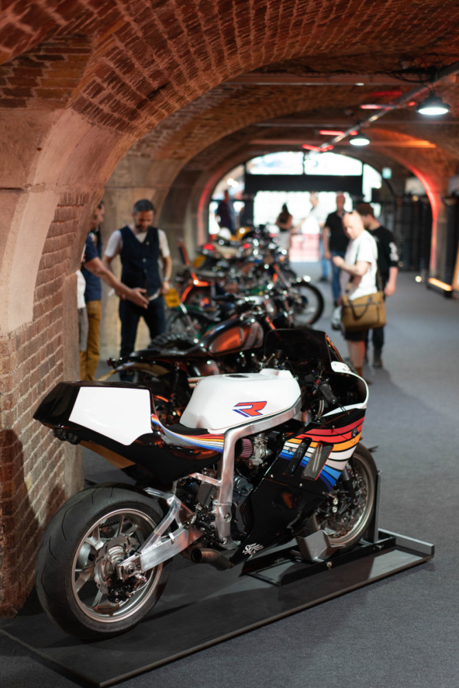 Pick ‘N’ Gixx: Suzuki GSX-R 7/11 Slingshot – BikeBound