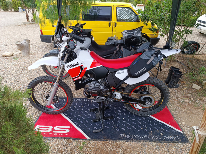 Yamaha DT125R Restomod – BikeBound – lickscycles.com