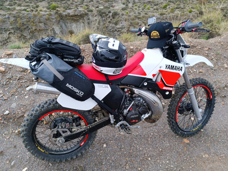 Smoky Runner: Yamaha DT125R Restomod – BikeBound