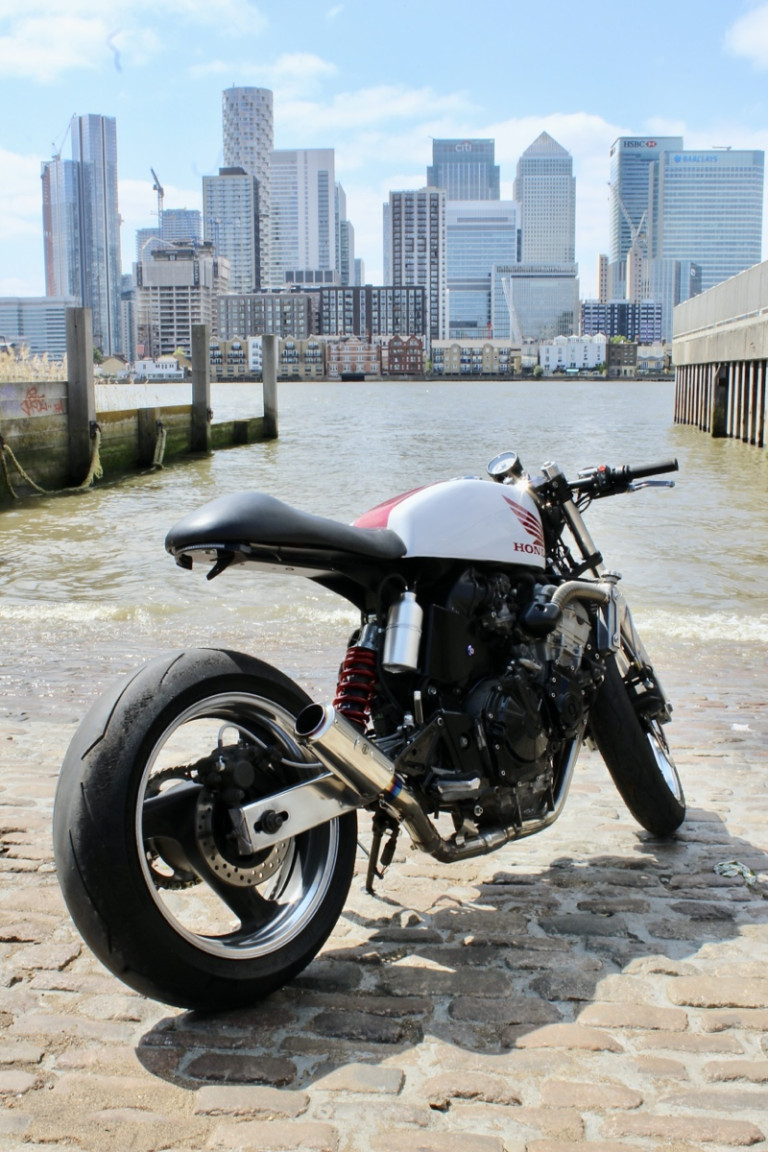 Vespa Velutina: Honda Hornet 600 Café Racer – BikeBound