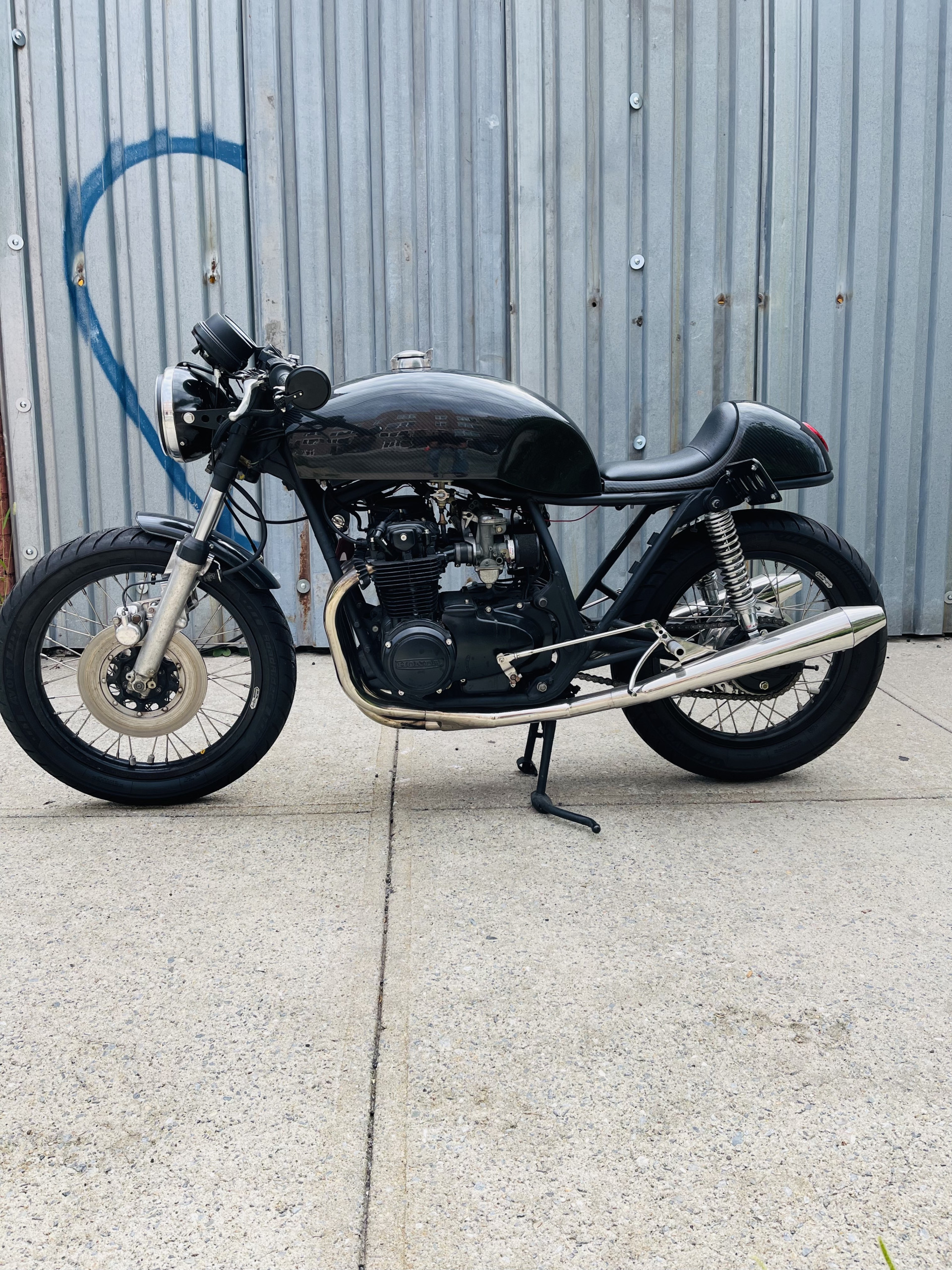 Honda CB550 Custom Carbon Cafe Racer – BikeBound