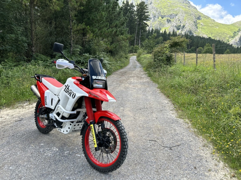 Marlboro Man: Suzuki DR Big Rahier Tribute – BikeBound